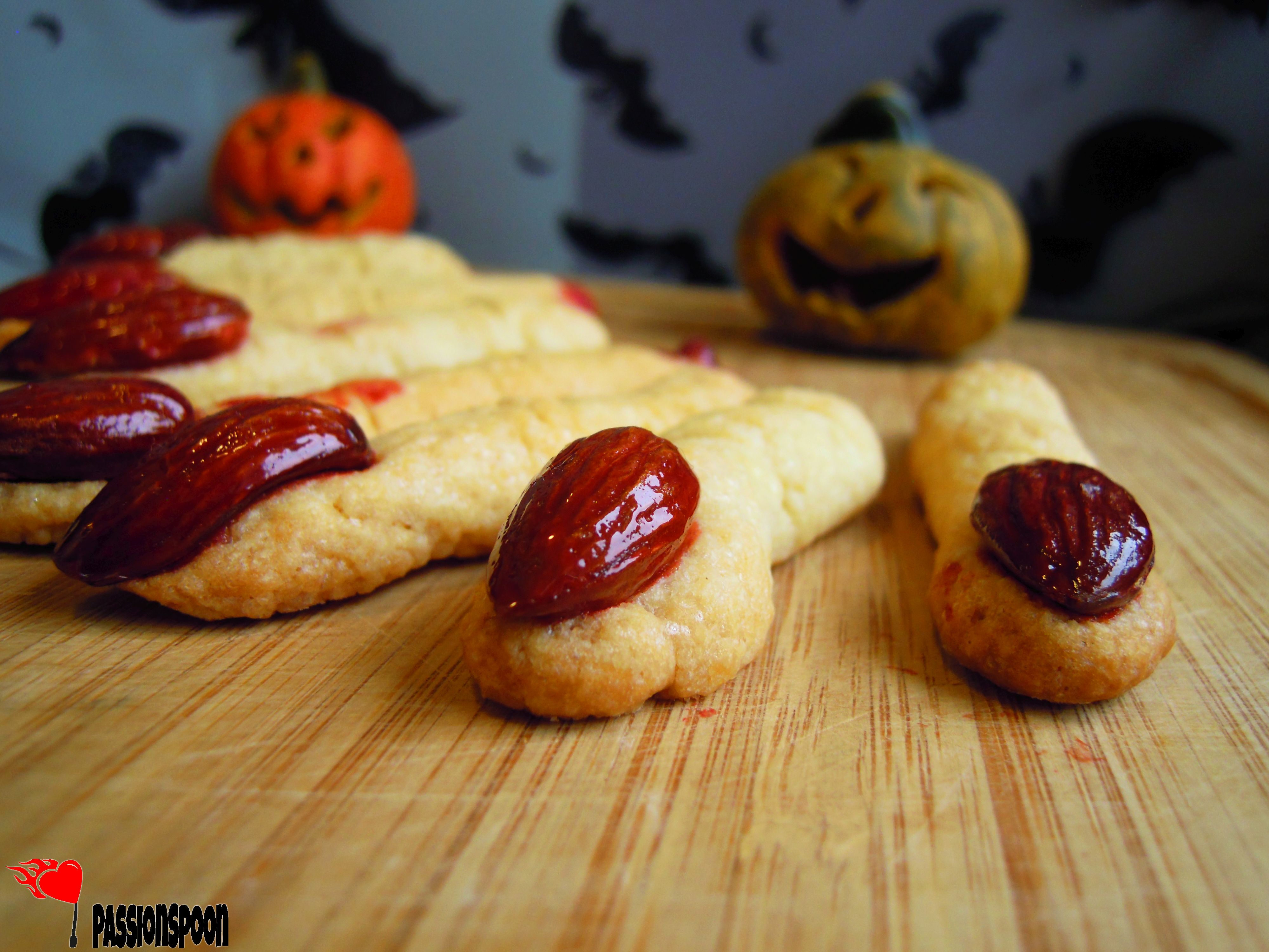 Halloween finger cookies; a spooky snack - PassionSpoon recipes