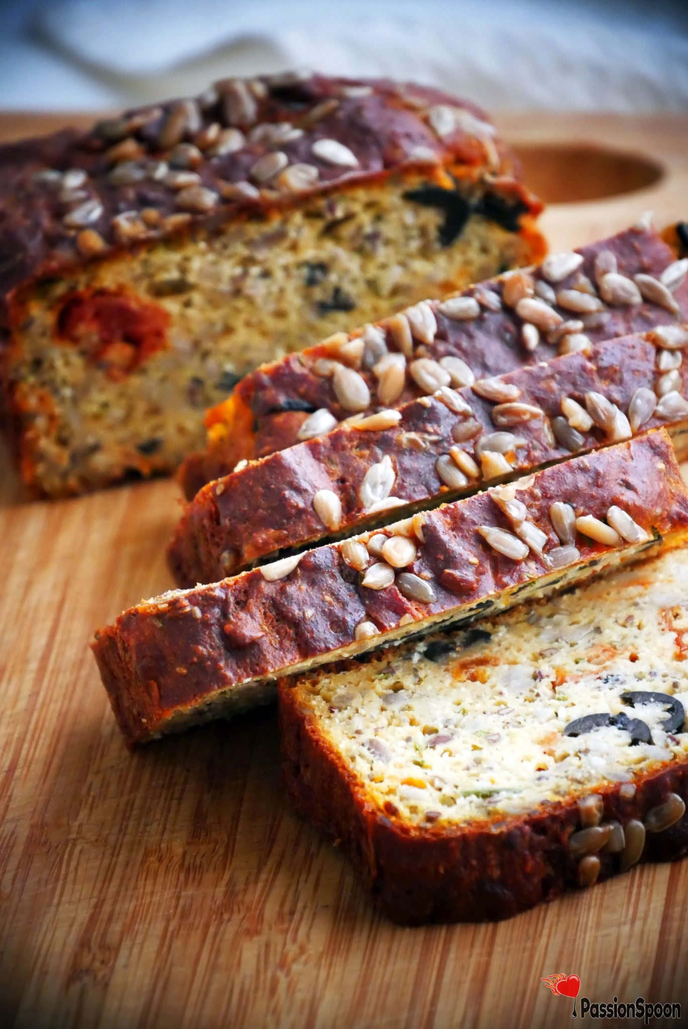 Mediterranean sun-dried tomato and olive bread - PassionSpoon recipes